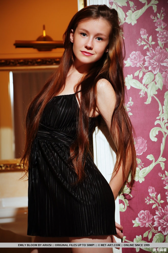 童顔巨乳美鮑 Emily Bloom (61P)