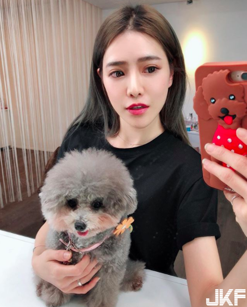 IG超性感紋繡師！火辣美胸+S曲線，馬甲線也超迷人的！ - 小濕妹圖