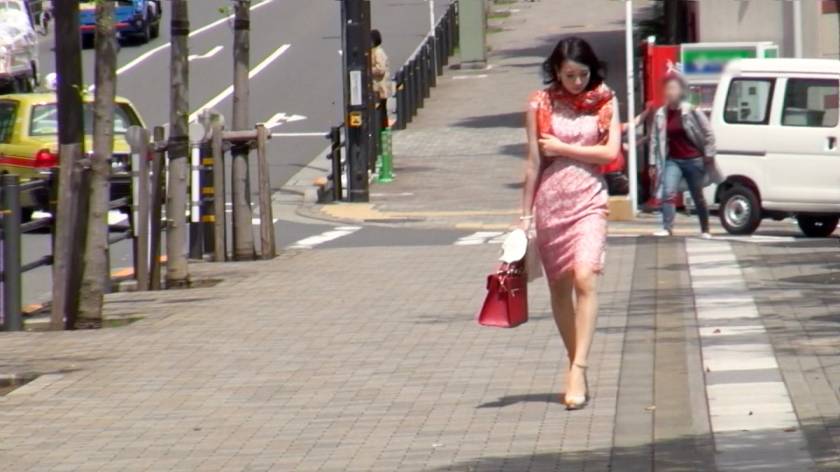 街行くセレブ人妻ナンパ 旦那の性癖を受け入れる奧様 徳永れいさん35歳 骑士屋美女套图