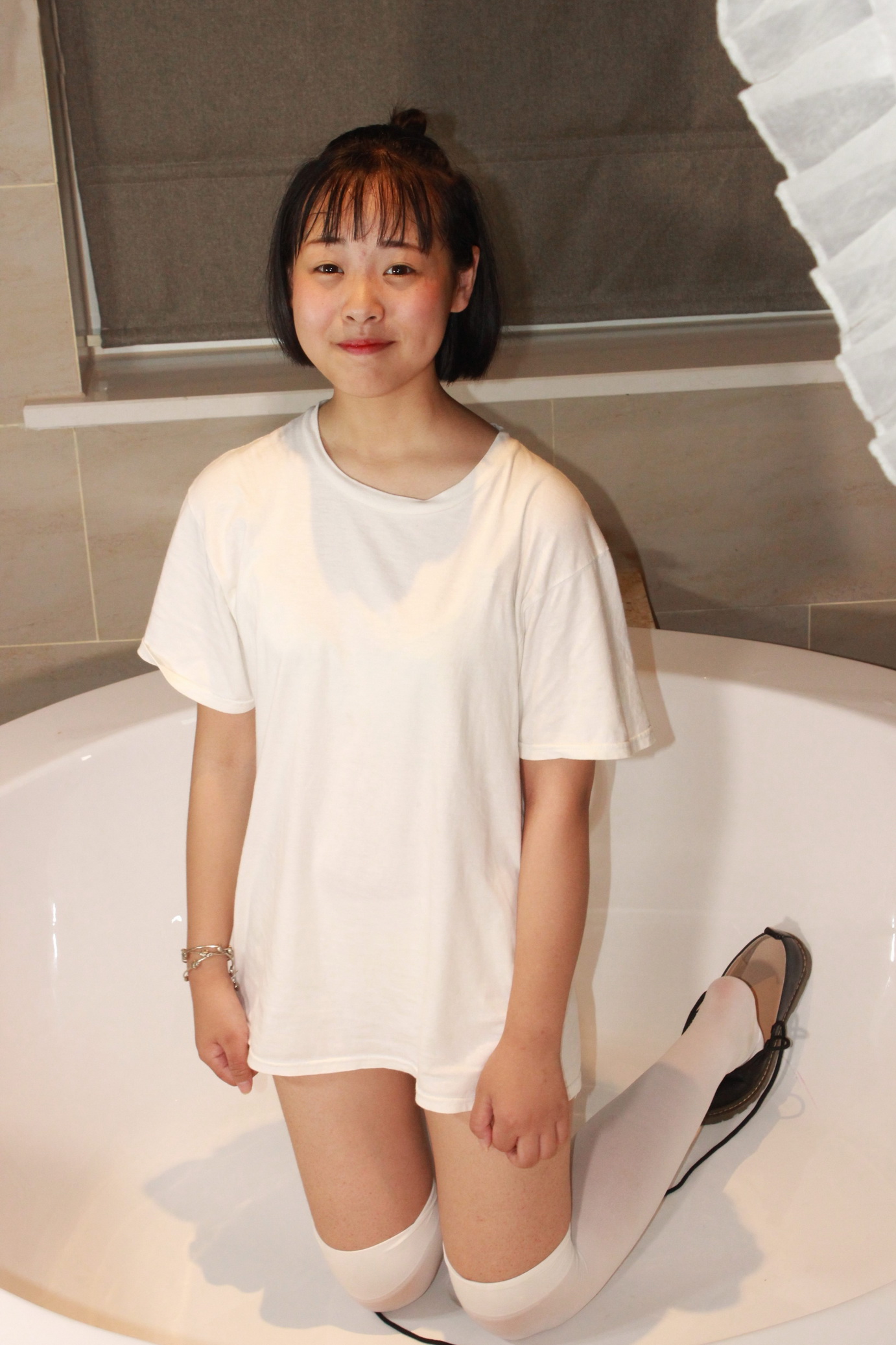 美模玮玮2016 07 14私拍 一 骑士屋美女套图
