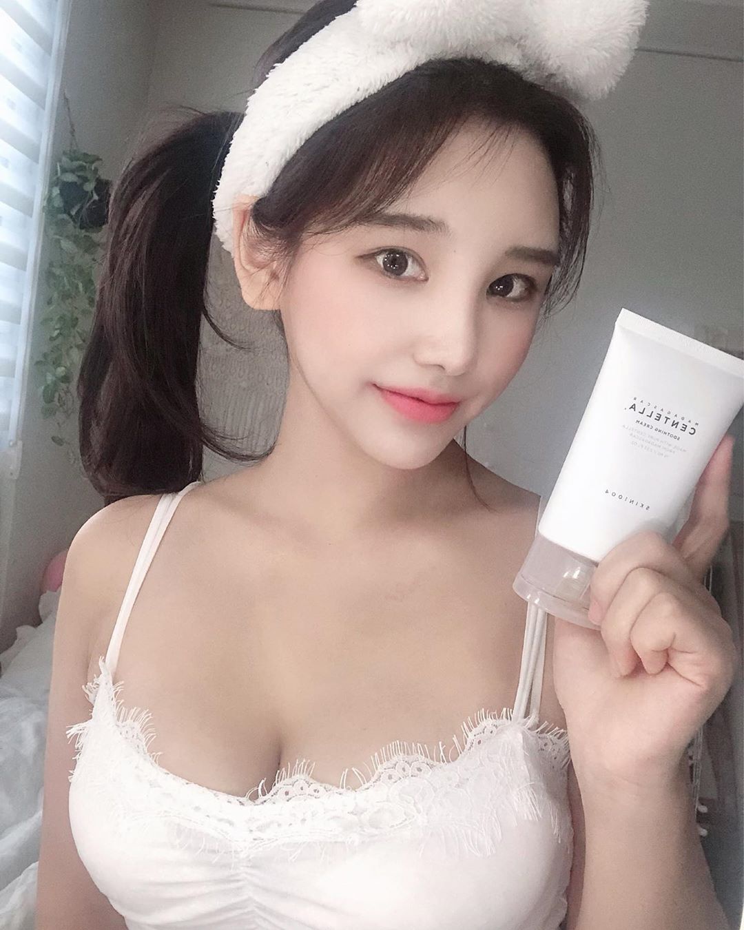 【網路收集】OL女秘書-Zzyuri 臉蛋清純 身材好到襯衣都包不住 - 貼圖 - 絲襪美腿 - R18成人站-流量密碼