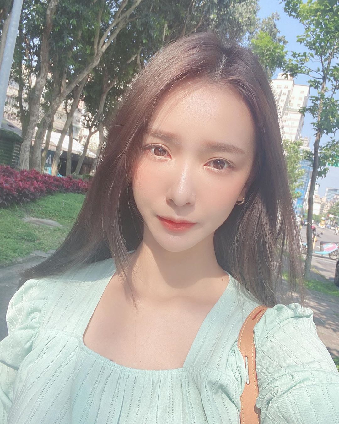 雅涵Kimi 臉蛋零死角怎麼拍都好正.....目光移移不開啊 -6park.com
