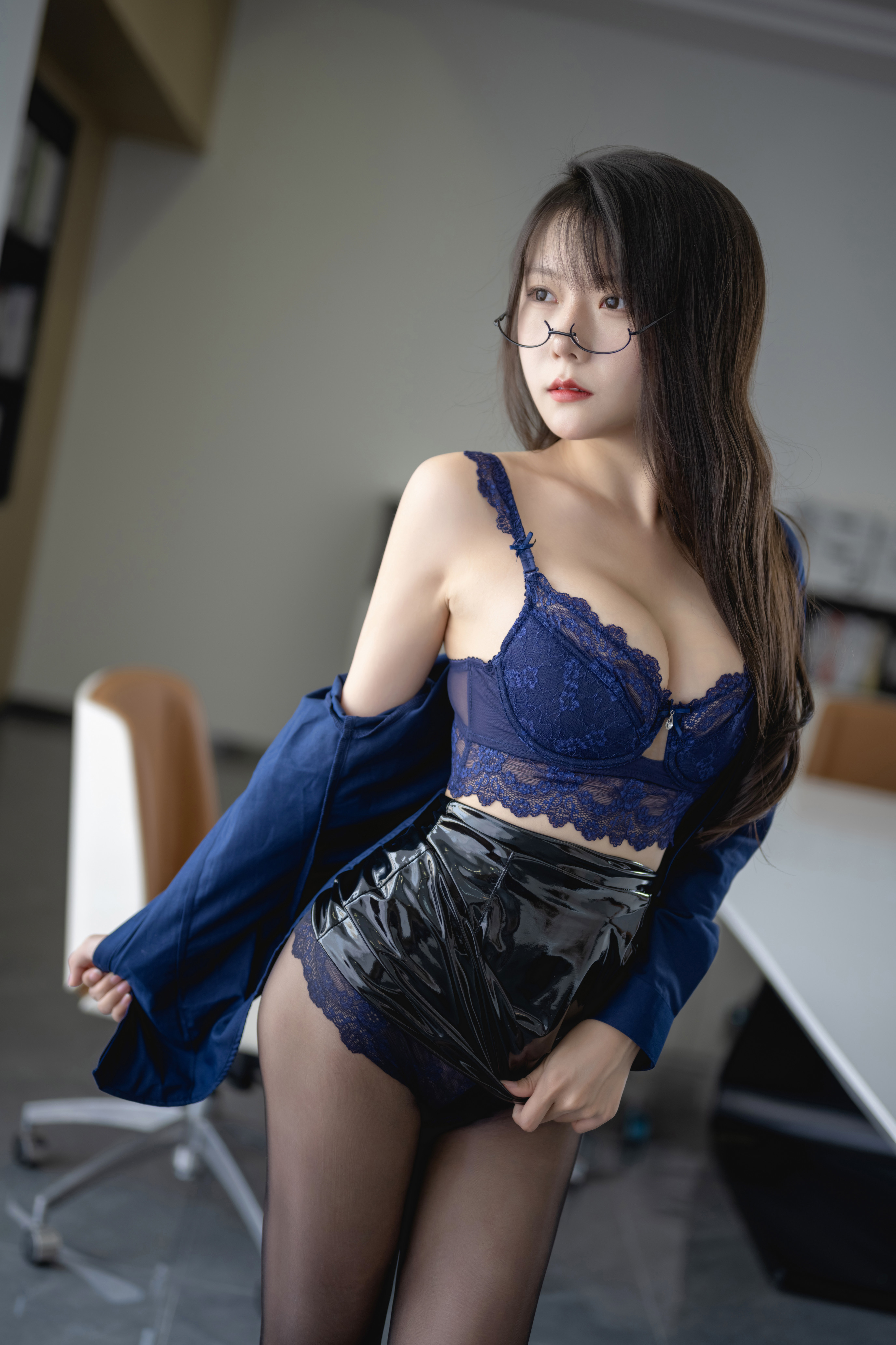 香草喵露露《性感ol2》完美長腿勾引你的心 貼圖 清涼寫真 R18成人站 流量密碼