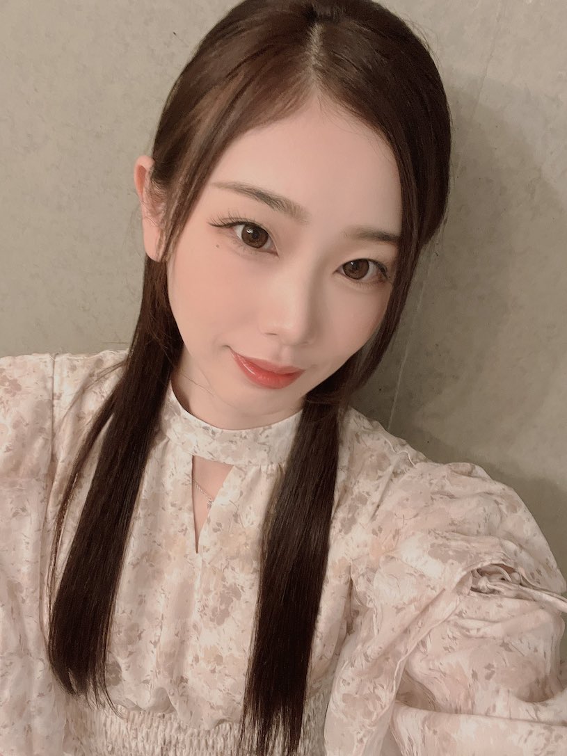 盛世美颜！VEC-563 长直发女优「小松杏」，「白嫩T体+长腿」好勾人！-岛国女优-帝王之家