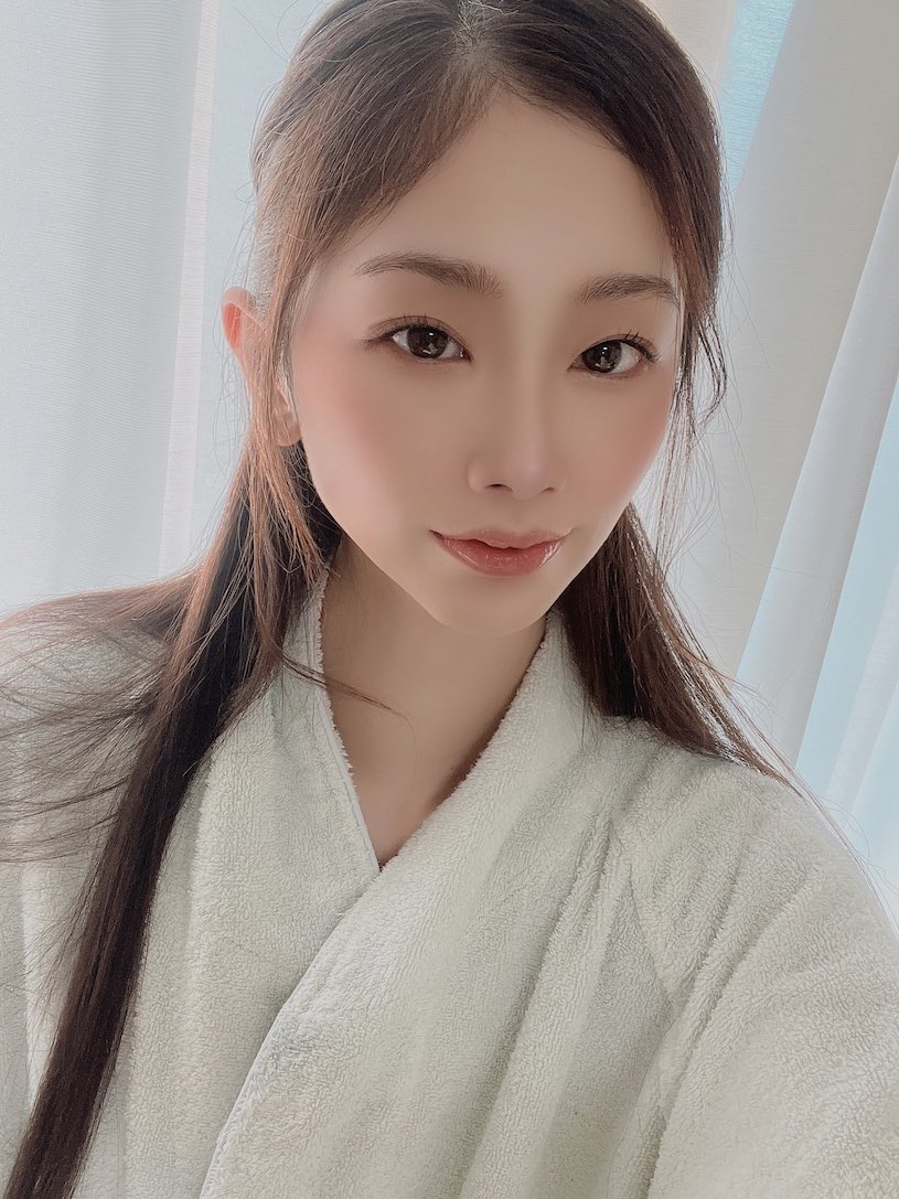 盛世美颜！VEC-563 长直发女优「小松杏」，「白嫩T体+长腿」好勾人！-岛国女优-帝王之家