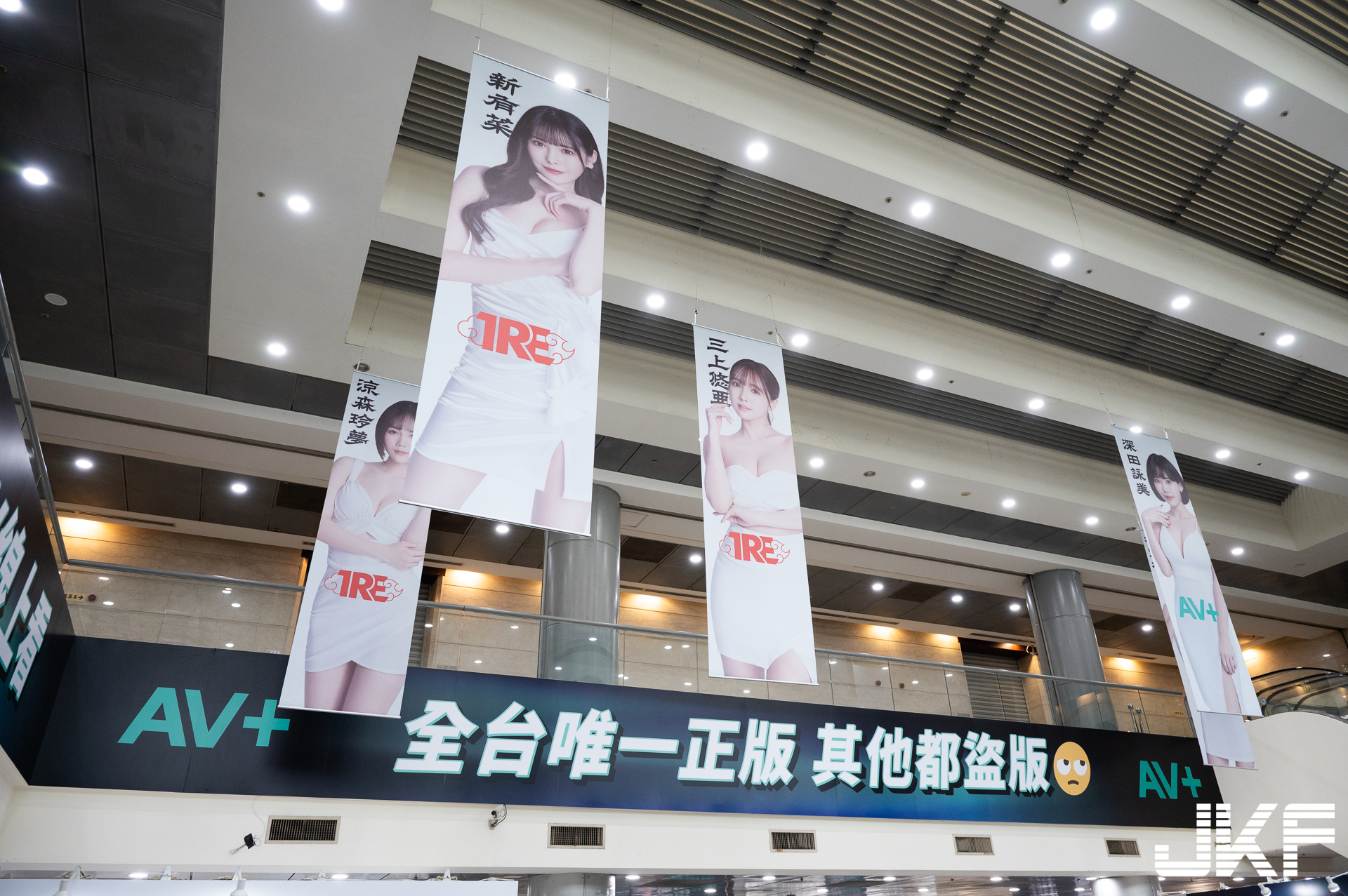 Tre金卡體驗！與高顏值女神「明里紬」的爆奶親密互動，「十指緊扣」粉絲嗨翻！ R18成人站 流量密碼